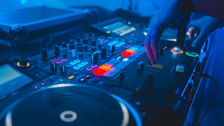 What is Tech House and why is it popular - Tem.Polor
